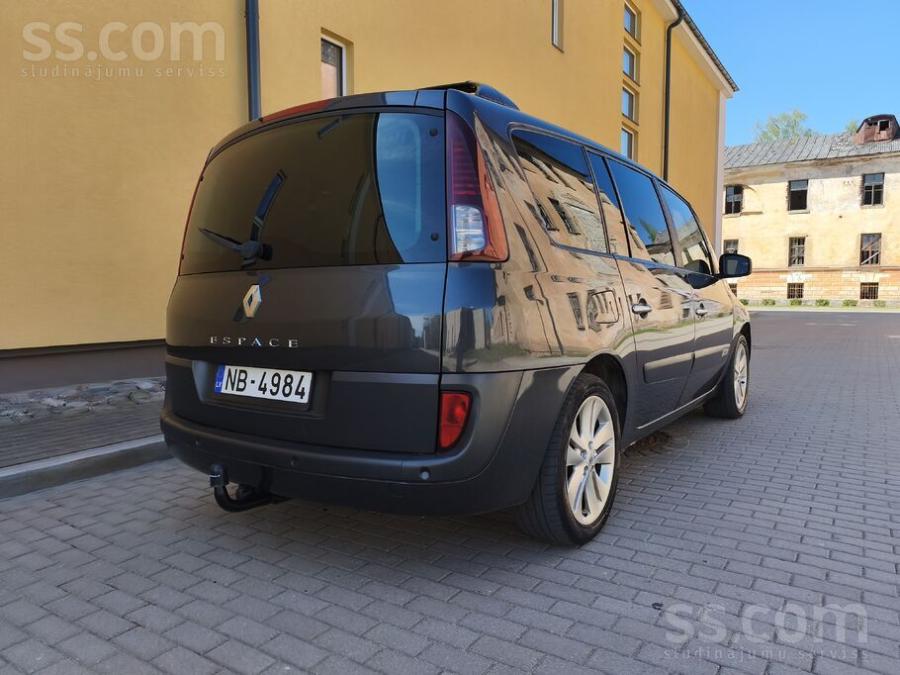 Grey Renault Espace 2013 in Daugavpils, with an engine capacity of 2.00 L and mileage of 205 thousand km for 6550 €, photo 15 on AUTOMOTO.COM.LV