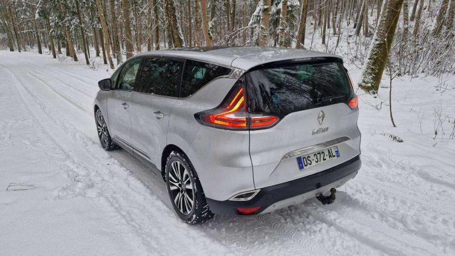 Pelēks Renault Espace 2015 Viļņa, ar dzinēja tilpumu 1.60 L un nobraukumu 236 tūkst. km par 10200 €, foto 7 vietnē AUTOMOTO.COM.LV