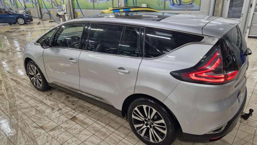 Grey Renault Espace 2015 in Vilnius, with an engine capacity of 1.60 L and mileage of 236 thousand km for 10200 €, photo 3 on AUTOMOTO.COM.LV