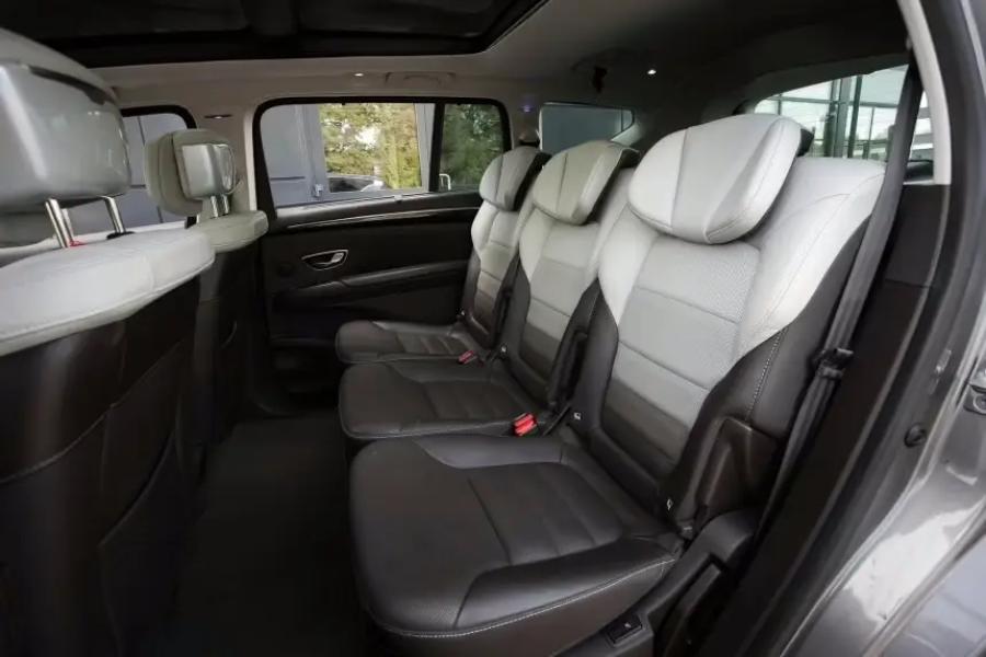 Pelēks Renault Espace 2015 Jelgava, ar dzinēja tilpumu 1.60 L un nobraukumu 175 tūkst. km par 14390 €, foto 26 vietnē AUTOMOTO.COM.LV