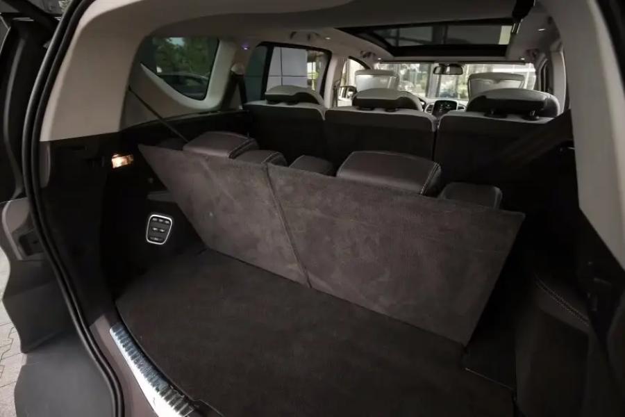 Pelēks Renault Espace 2015 Jelgava, ar dzinēja tilpumu 1.60 L un nobraukumu 175 tūkst. km par 14390 €, foto 30 vietnē AUTOMOTO.COM.LV