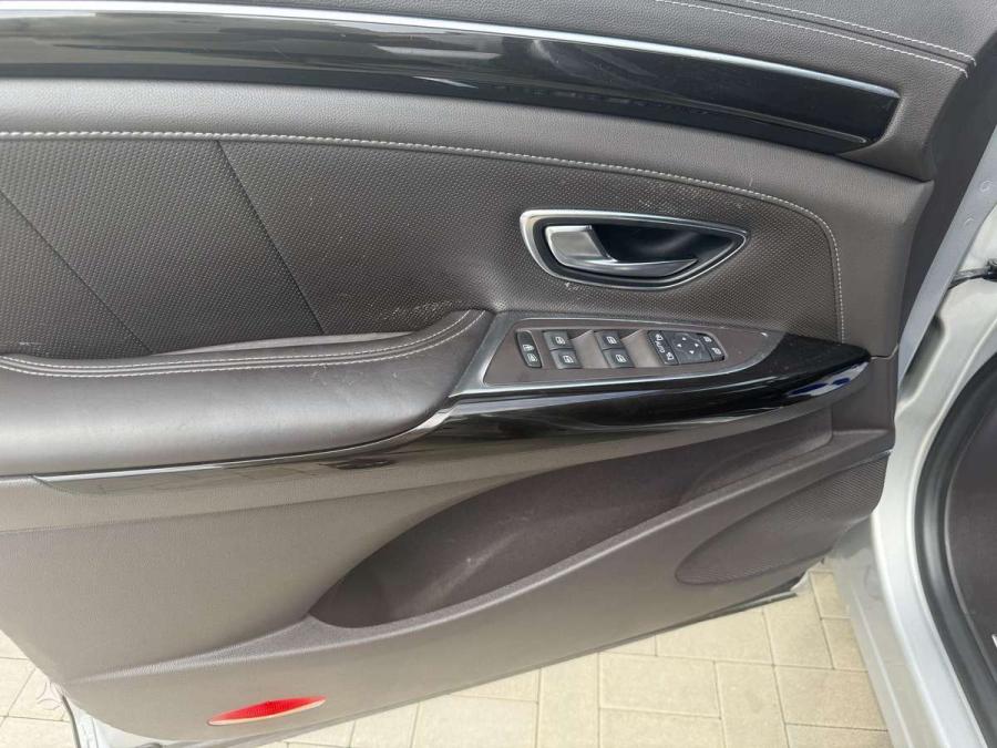 Grey Renault Espace 2015 in Taurage, with an engine capacity of 1.60 L and mileage of 199 thousand km for 7600 €, photo 13 on AUTOMOTO.COM.LV