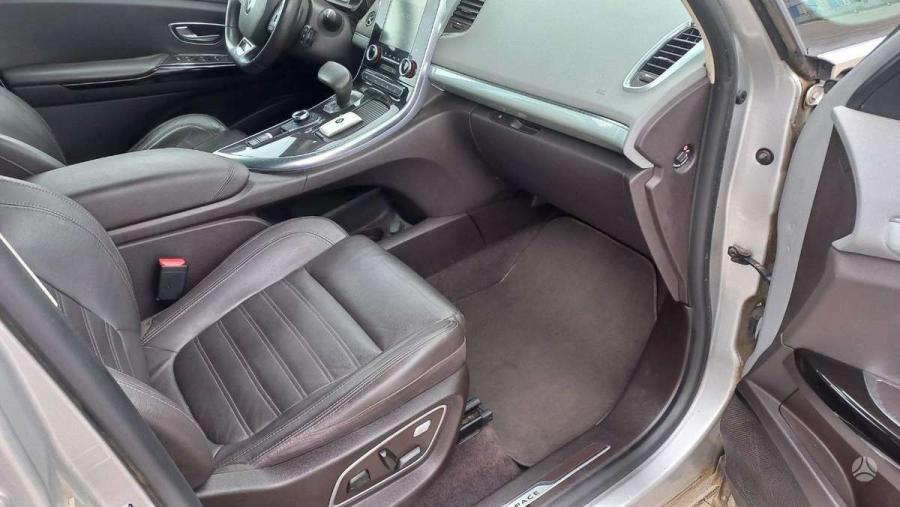 Pelēks Renault Espace 2015 Tauragė, ar dzinēja tilpumu 1.60 L un nobraukumu 216 tūkst. km par 6000 €, foto 10 vietnē AUTOMOTO.COM.LV