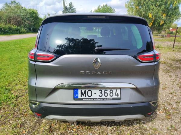 Renault Espace 2016 in Valmiera on AUTOMOTO.COM.LV Grey Renault Espace 2016 in Valmiera, with an engine capacity of 1.60 L and mileage of 217 thousand km for 9500 €, photo 3 on AUTOMOTO.COM.LV