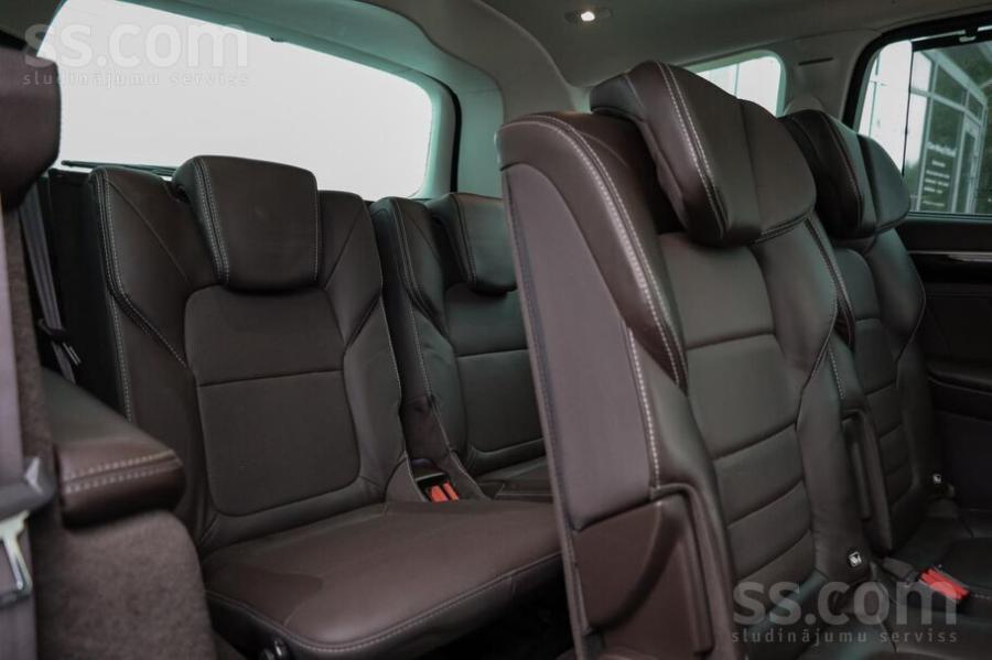 Grey Renault Espace 2016 in Riga, with an engine capacity of 1.60 L and mileage of 217 thousand km for 12995 €, photo 24 on AUTOMOTO.COM.LV