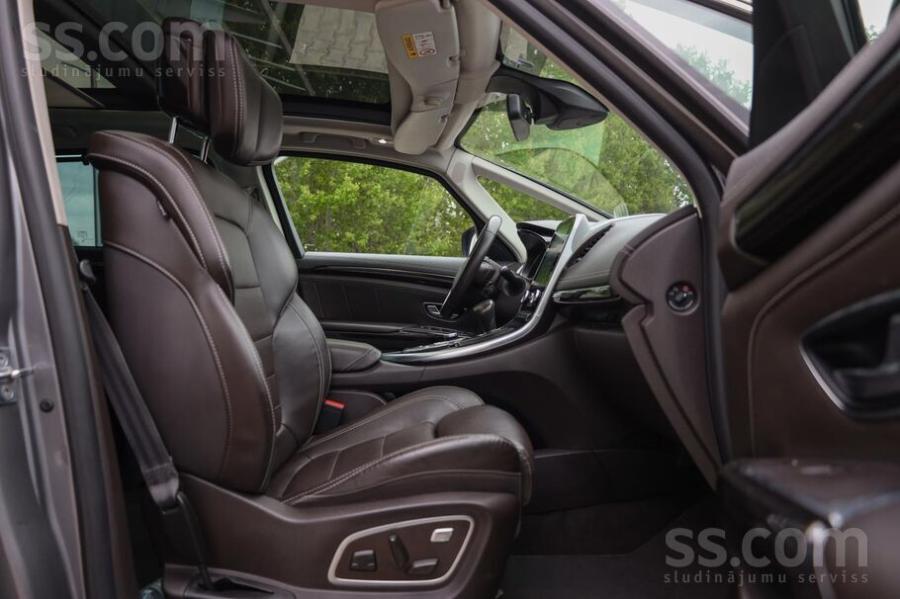 Grey Renault Espace 2016 in Riga, with an engine capacity of 1.60 L and mileage of 217 thousand km for 12995 €, photo 25 on AUTOMOTO.COM.LV