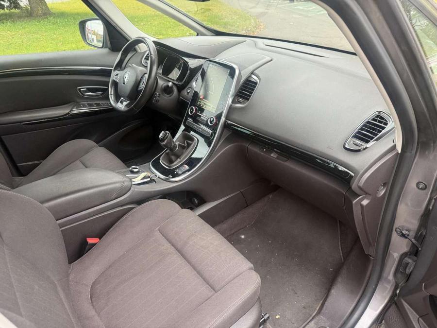 Grey Renault Espace 2016 in Taurage, with an engine capacity of 1.60 L and mileage of 200 thousand km for 7500 €, photo 13 on AUTOMOTO.COM.LV