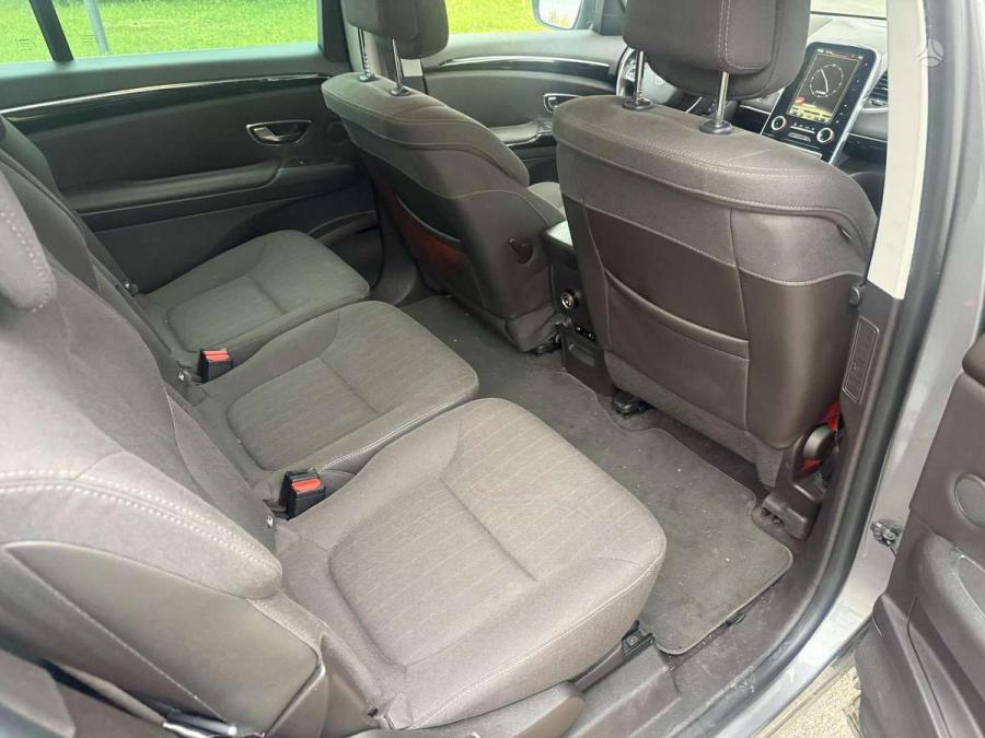 Grey Renault Espace 2016 in Taurage, with an engine capacity of 1.60 L and mileage of 200 thousand km for 7500 €, photo 14 on AUTOMOTO.COM.LV