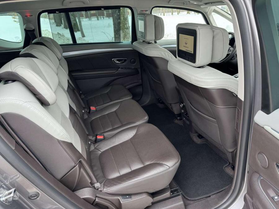 Grey Renault Espace 2017 in Taurage, with an engine capacity of 1.60 L and mileage of 193 thousand km for 11500 €, photo 20 on AUTOMOTO.COM.LV