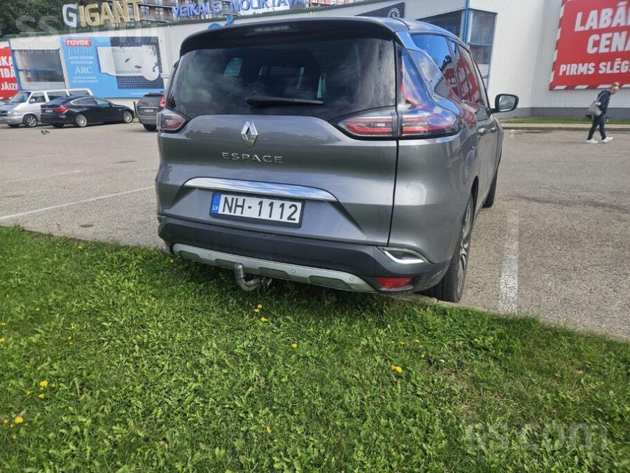 Grey Renault Espace 2017 in Riga, with an engine capacity of 1.60 L and mileage of 269 thousand km for 11800 €, photo 7 on AUTOMOTO.COM.LV