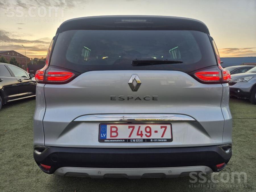Grey Renault Espace 2017 in Liepaja, with an engine capacity of 1.60 L and mileage of 182 thousand km for 10600 €, photo 7 on AUTOMOTO.COM.LV