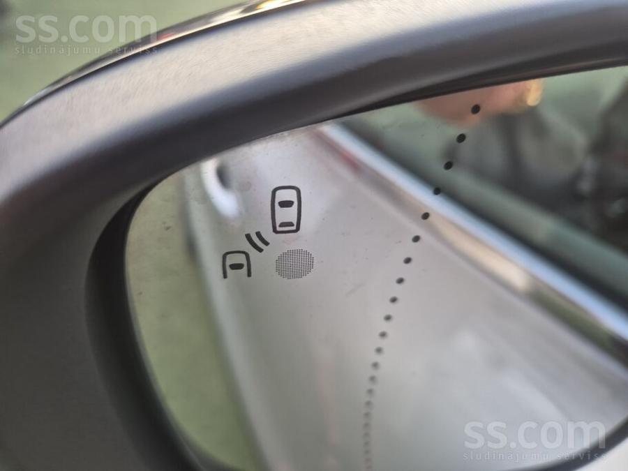 Grey Renault Espace 2017 in Liepaja, with an engine capacity of 1.60 L and mileage of 182 thousand km for 10600 €, photo 10 on AUTOMOTO.COM.LV