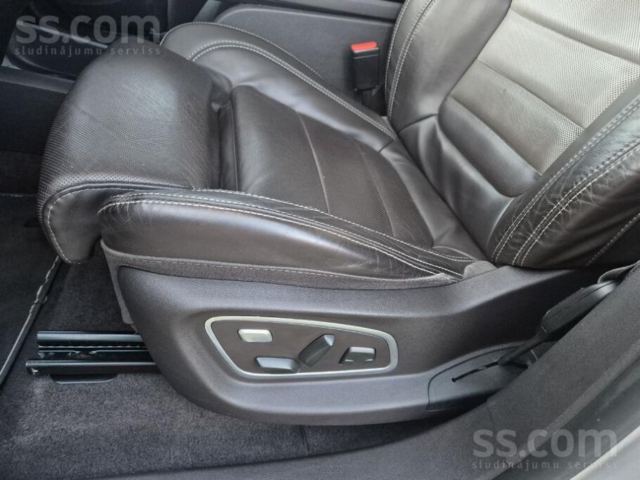 Grey Renault Espace 2017 in Liepaja, with an engine capacity of 1.60 L and mileage of 182 thousand km for 10600 €, photo 16 on AUTOMOTO.COM.LV
