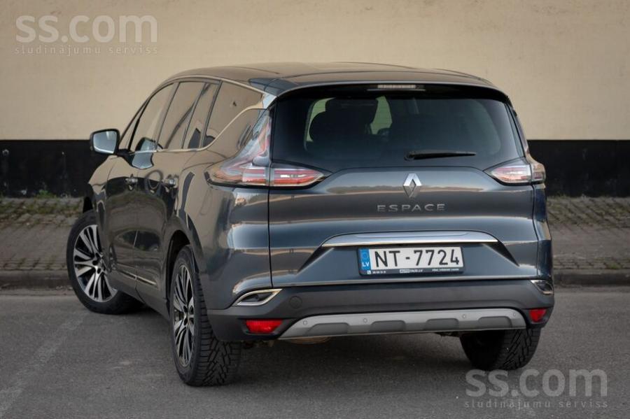 Grey Renault Espace 2018 in Talsi, with an engine capacity of 1.60 L and mileage of 260 thousand km for 12950 €, photo 5 on AUTOMOTO.COM.LV