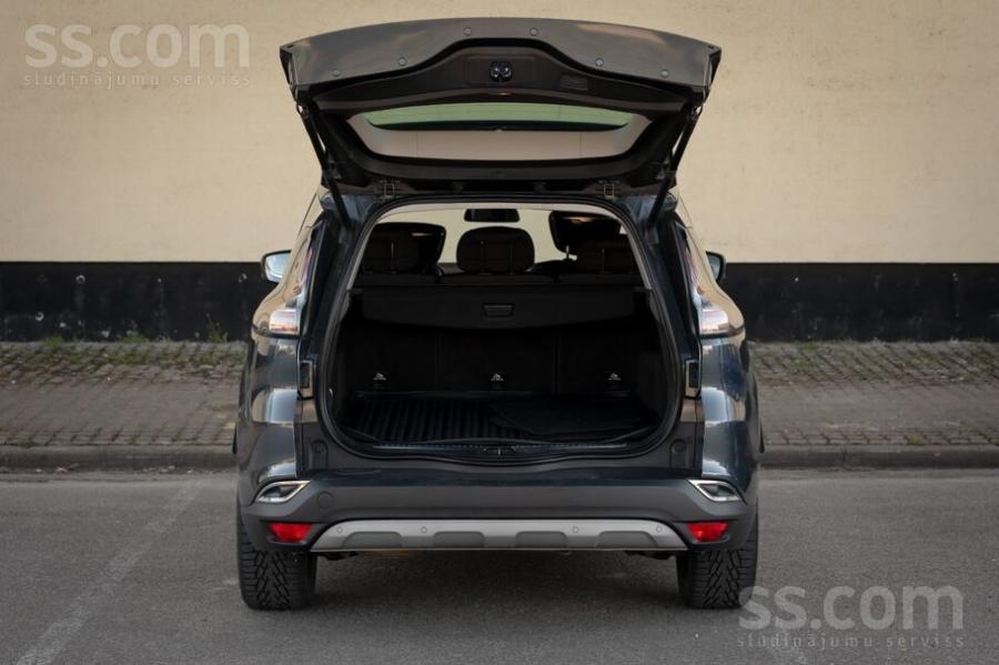 Grey Renault Espace 2018 in Talsi, with an engine capacity of 1.60 L and mileage of 260 thousand km for 12950 €, photo 7 on AUTOMOTO.COM.LV