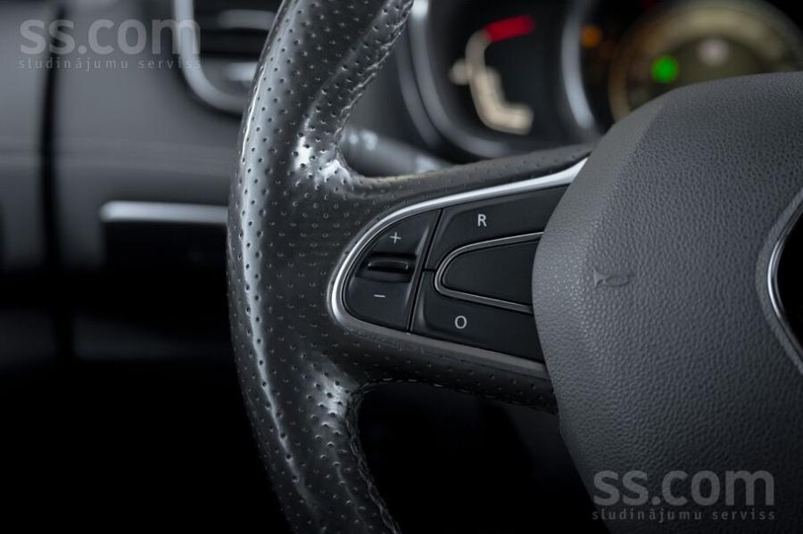 Grey Renault Espace 2018 in Talsi, with an engine capacity of 1.60 L and mileage of 260 thousand km for 12950 €, photo 17 on AUTOMOTO.COM.LV