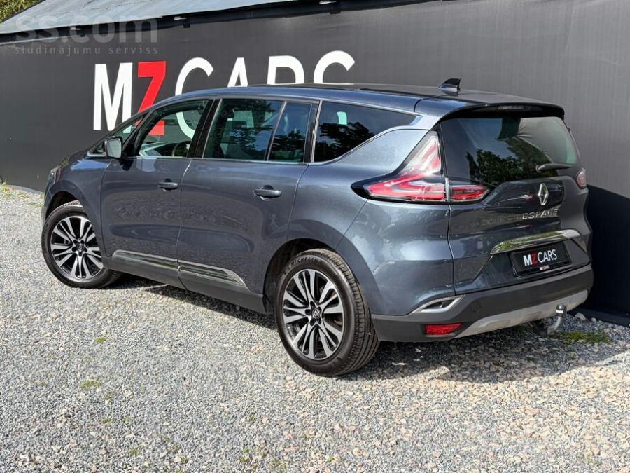 Grey Renault Espace 2018 in Riga, with an engine capacity of 1.60 L and mileage of 136 thousand km for 16990 €, photo 4 on AUTOMOTO.COM.LV