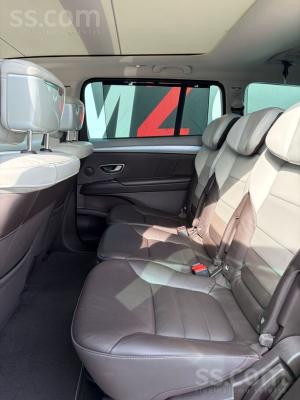 Grey Renault Espace 2018 in Riga, with an engine capacity of 1.60 L and mileage of 136 thousand km for 16990 €, photo 14 on AUTOMOTO.COM.LV