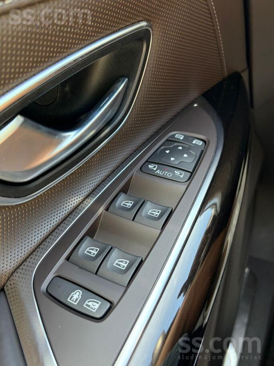 Grey Renault Espace 2018 in Riga, with an engine capacity of 1.60 L and mileage of 136 thousand km for 16990 €, photo 16 on AUTOMOTO.COM.LV