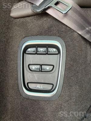 Grey Renault Espace 2018 in Riga, with an engine capacity of 1.60 L and mileage of 136 thousand km for 16990 €, photo 18 on AUTOMOTO.COM.LV