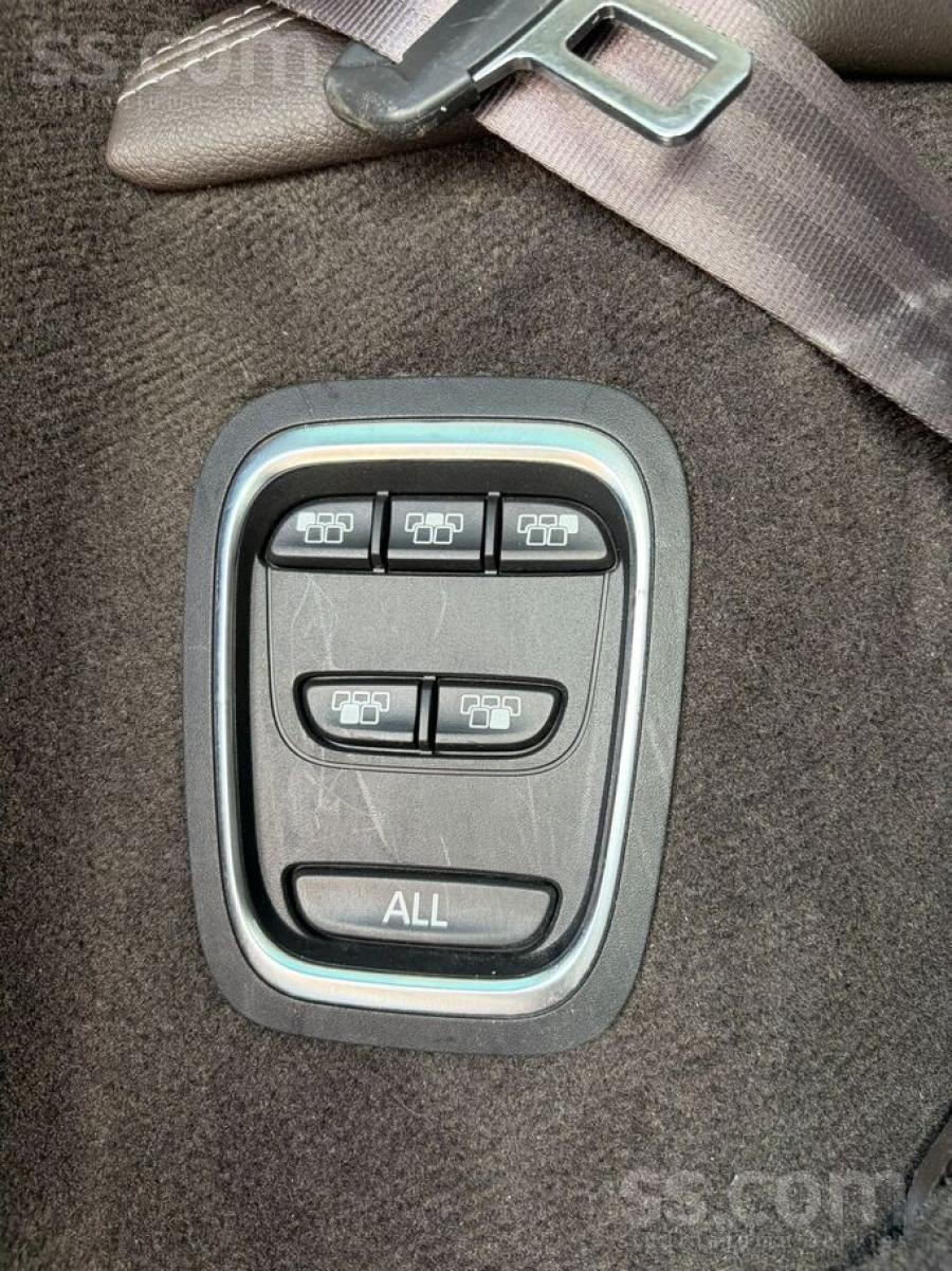 Grey Renault Espace 2018 in Riga, with an engine capacity of 1.60 L and mileage of 136 thousand km for 16990 €, photo 18 on AUTOMOTO.COM.LV