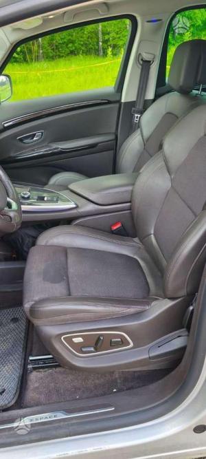 Grey Renault Espace 2018 in Kaunas, with an engine capacity of 1.60 L and mileage of 146 thousand km for 11253 €, photo 17 on AUTOMOTO.COM.LV