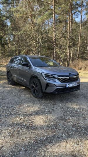 Grey Renault Espace 2024 in Riga, with an engine capacity of 1.20 L and mileage of 29 thousand km for 29300 €, photo 4 on AUTOMOTO.COM.LV