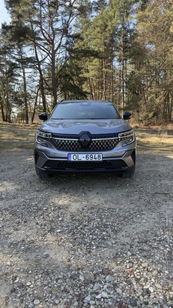 Grey Renault Espace 2024 in Riga, with an engine capacity of 1.20 L and mileage of 31 thousand km for 29300 €, photo 2 on AUTOMOTO.COM.LV