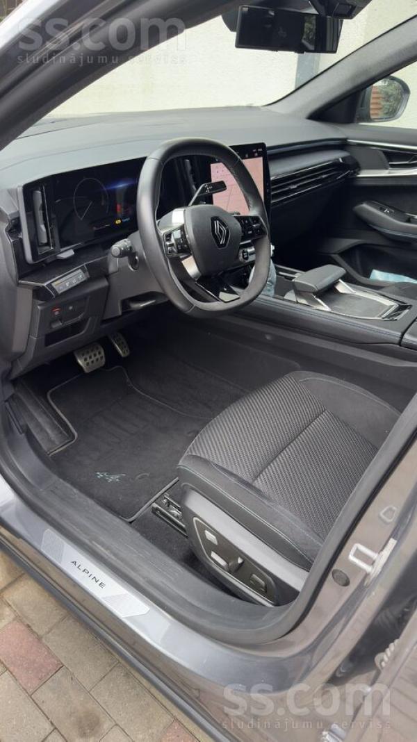 Grey Renault Espace 2024 in Riga, with an engine capacity of 1.20 L and mileage of 31 thousand km for 29300 €, photo 6 on AUTOMOTO.COM.LV