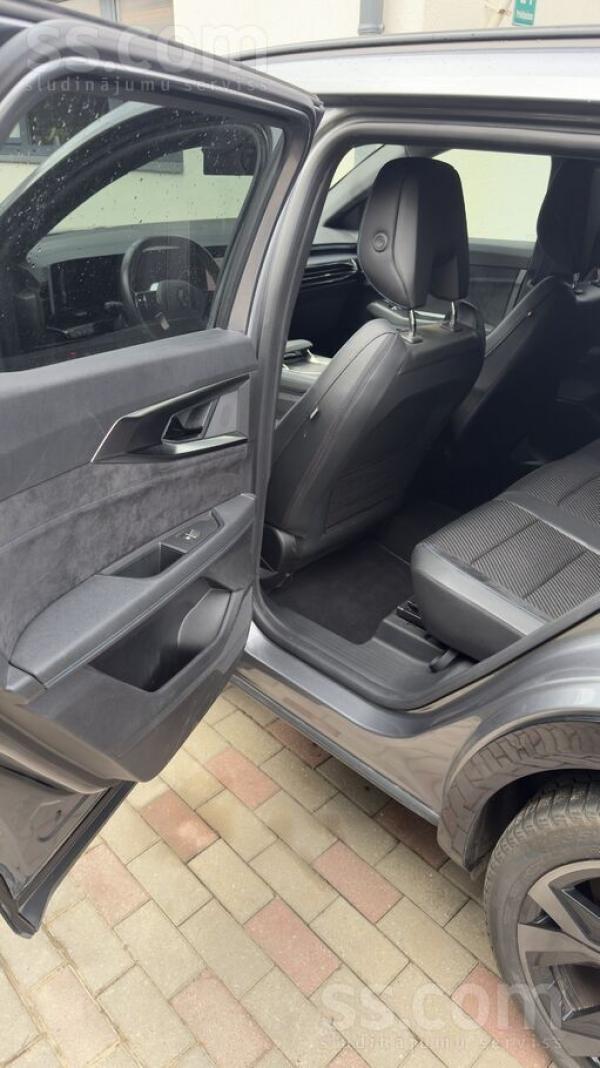 Grey Renault Espace 2024 in Riga, with an engine capacity of 1.20 L and mileage of 31 thousand km for 29300 €, photo 7 on AUTOMOTO.COM.LV