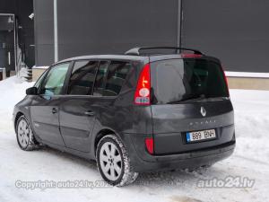Pelēks Renault Espace 2003 Tallina, ar dzinēja tilpumu 2.20 L un nobraukumu 296 tūkst. km par 1998 €, foto 5 vietnē AUTOMOTO.COM.LV
