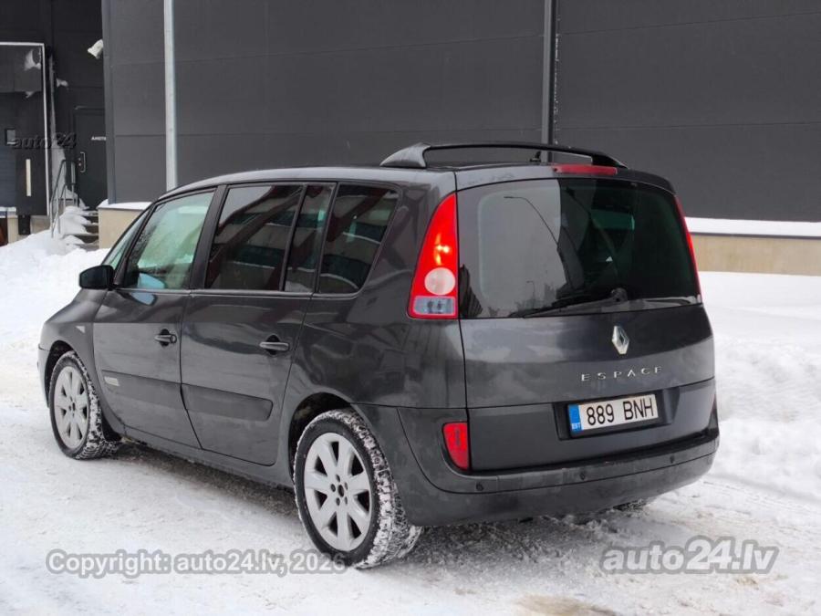 Pelēks Renault Espace 2003 Tallina, ar dzinēja tilpumu 2.20 L un nobraukumu 296 tūkst. km par 1998 €, foto 5 vietnē AUTOMOTO.COM.LV
