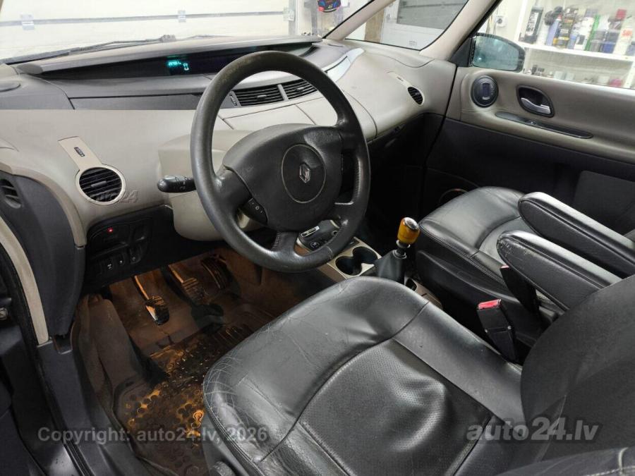Pelēks Renault Espace 2003 Tallina, ar dzinēja tilpumu 2.20 L un nobraukumu 296 tūkst. km par 1998 €, foto 11 vietnē AUTOMOTO.COM.LV