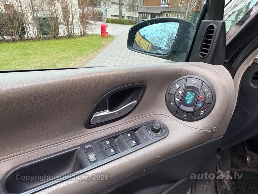 Grey Renault Espace 2003 in Rapla, with an engine capacity of 2.20 L and mileage of 309 thousand km for 1250 €, photo 11 on AUTOMOTO.COM.LV