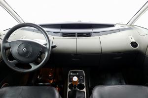 Grey Renault Espace 2003 in Tallinn, with an engine capacity of 2.20 L and mileage of 309 thousand km for 899 €, photo 6 on AUTOMOTO.COM.LV