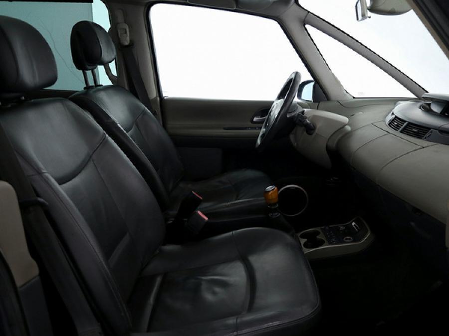 Grey Renault Espace 2003 in Tallinn, with an engine capacity of 2.20 L and mileage of 309 thousand km for 899 €, photo 7 on AUTOMOTO.COM.LV