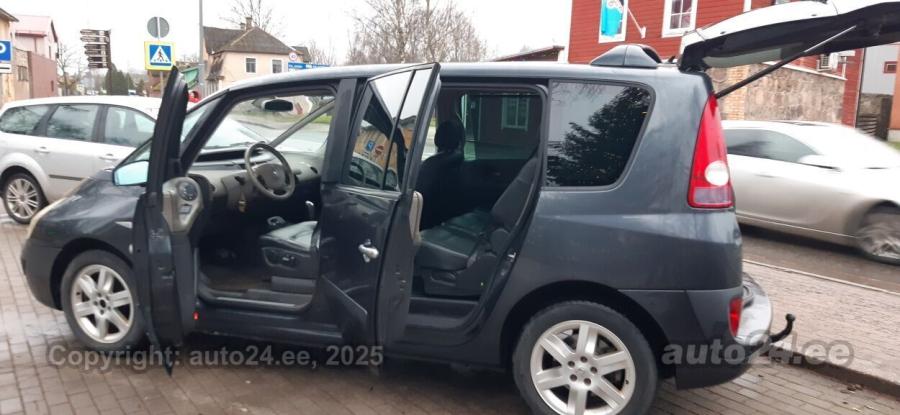 Pelēks Renault Espace 2004 Pērnava, ar dzinēja tilpumu 3.00 L un nobraukumu 280 tūkst. km par 1950 €, foto 3 vietnē AUTOMOTO.COM.LV