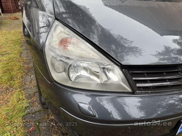 Grey Renault Espace 2005 in Tallinn, with an engine capacity of 2.20 L and mileage of 305 thousand km for 700 €, photo 11 on AUTOMOTO.COM.LV