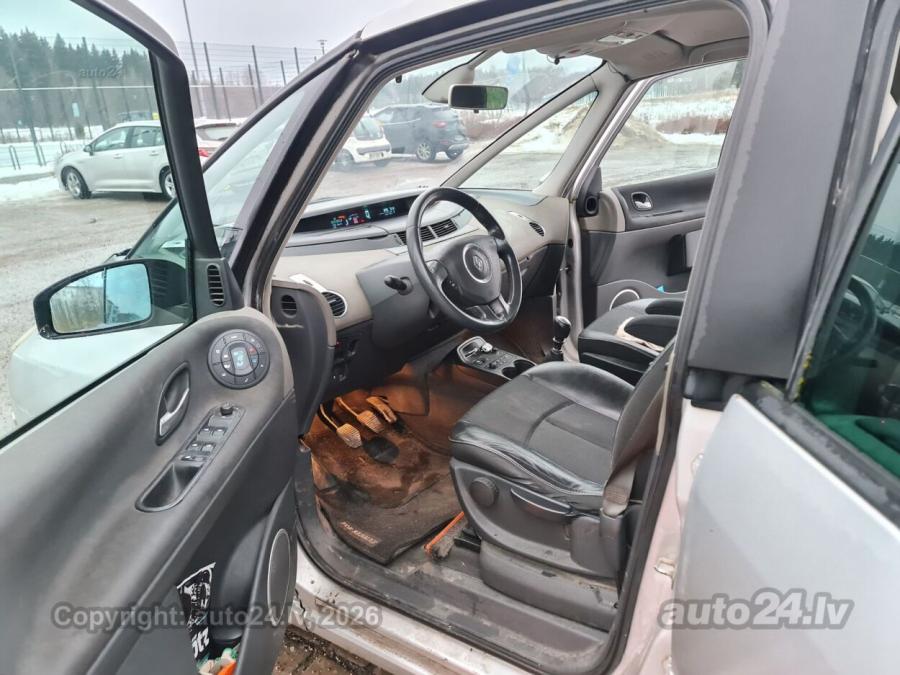 Pelēks Renault Espace 2005 Tallina, ar dzinēja tilpumu 2.20 L un nobraukumu 325 tūkst. km par 1100 €, foto 5 vietnē AUTOMOTO.COM.LV
