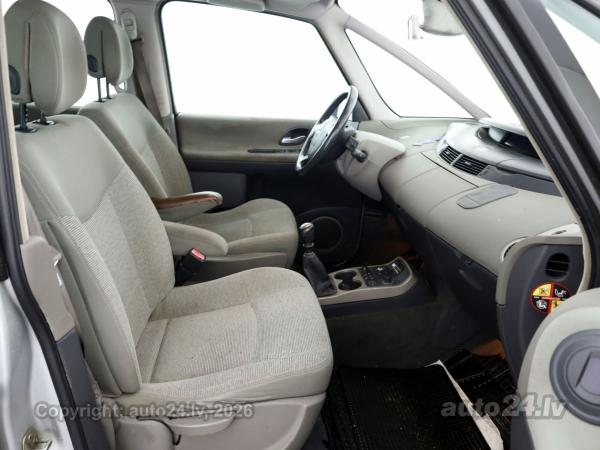Pelēks Renault Espace 2005 Tallina, ar dzinēja tilpumu 2.00 L un nobraukumu 204 tūkst. km par 899 €, foto 6 vietnē AUTOMOTO.COM.LV