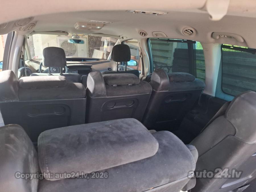 Grey Renault Espace 2006 in Tallinn, with an engine capacity of 2.00 L and mileage of 269 thousand km for 2200 €, photo 12 on AUTOMOTO.COM.LV
