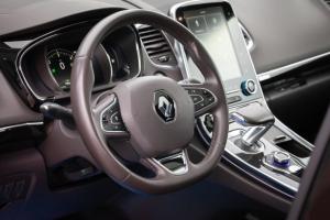 Renault Espace 2015 in Riga, with an engine capacity of 1.60 L and mileage of 229 thousand km for 11950 €, photo 17 on AUTOMOTO.COM.LV