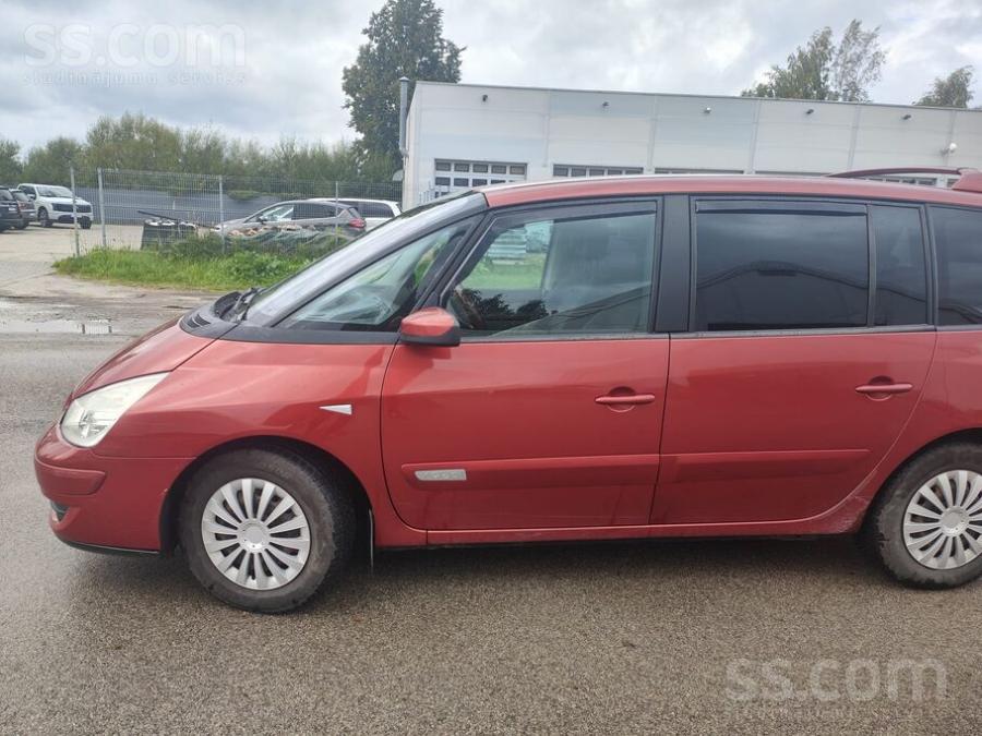 Красный Рено Эспейс 2006 в Елгава, объемом двигателя 1.90 л и пробегом 305 тыс. км за 1500 €, фото 1 на AUTOMOTO.COM.LV