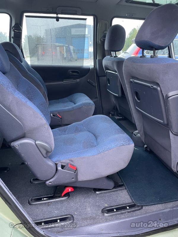 Renault Espace 2001 Tallina, ar dzinēja tilpumu 2.00 L un nobraukumu 218 tūkst. km par 2800 €, foto 11 vietnē AUTOMOTO.COM.LV