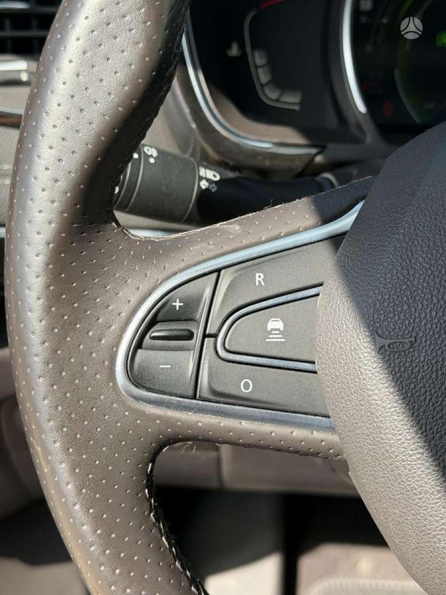 Violets Renault Espace 2015 Tauragė, ar dzinēja tilpumu 1.60 L un nobraukumu 187 tūkst. km par 8400 €, foto 46 vietnē AUTOMOTO.COM.LV