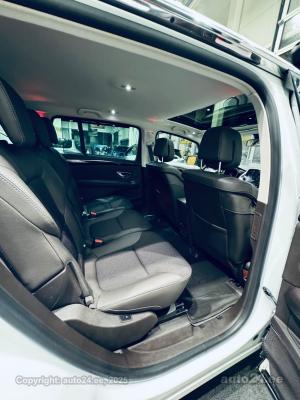 White Renault Espace 2018 in Parnu, with an engine capacity of 1.60 L and mileage of 110 thousand km for 14400 €, photo 18 on AUTOMOTO.COM.LV