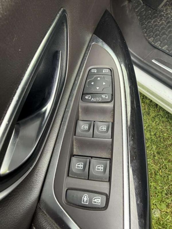 White Renault Espace 2018 in Klaipeda, with an engine capacity of 1.60 L and mileage of 165 thousand km for 8500 €, photo 8 on AUTOMOTO.COM.LV