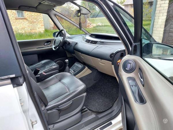 Balts Renault Espace 2006 Šauļi, ar dzinēja tilpumu 1.87 L un nobraukumu 320 tūkst. km par 800 €, foto 10 vietnē AUTOMOTO.COM.LV