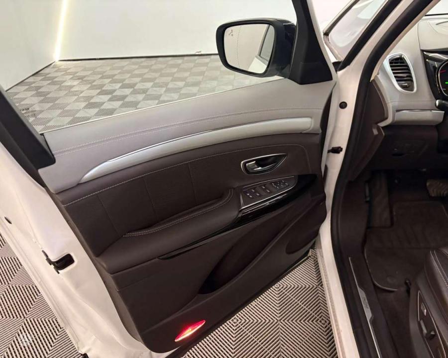 White Renault Espace 2015 in Marijampole, with an engine capacity of 1.60 L and mileage of 268 thousand km for 9999 €, photo 22 on AUTOMOTO.COM.LV