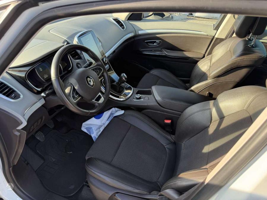 White Renault Espace 2015 in Kaunas, with an engine capacity of 1.60 L and mileage of 220 thousand km for 6150 €, photo 16 on AUTOMOTO.COM.LV